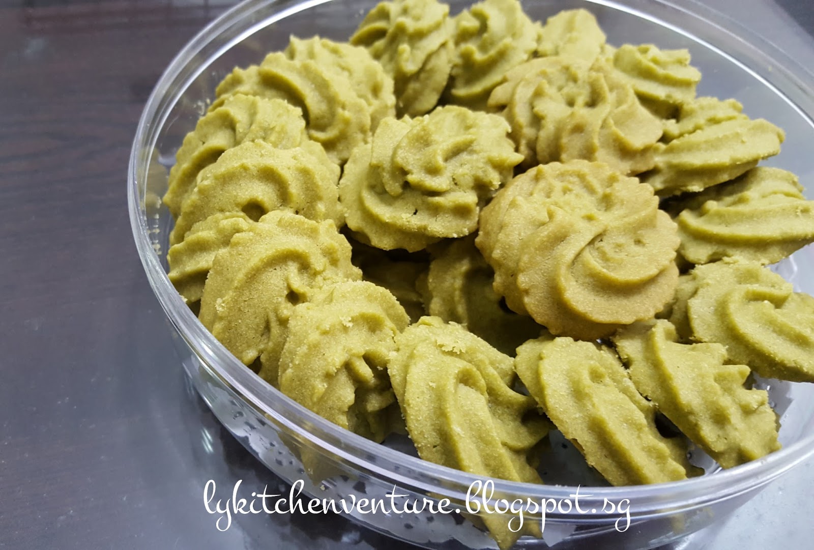 LY's Kitchen Ventures: Matcha Butter Cookies