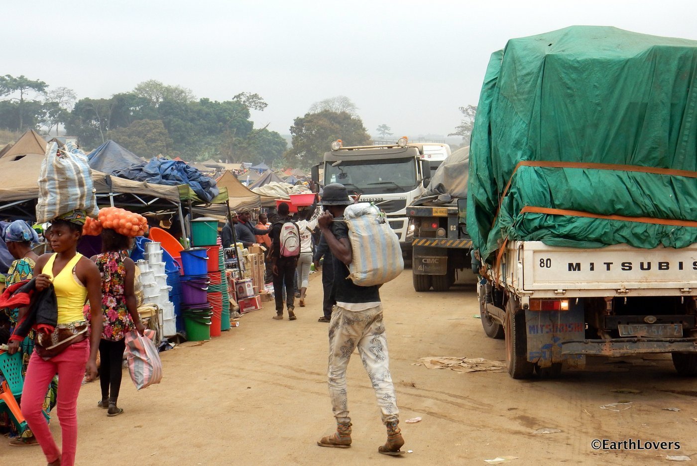 EarthLoversOnTour: Angola/DR Congo: Terrible Border Crossing in Luvo ...