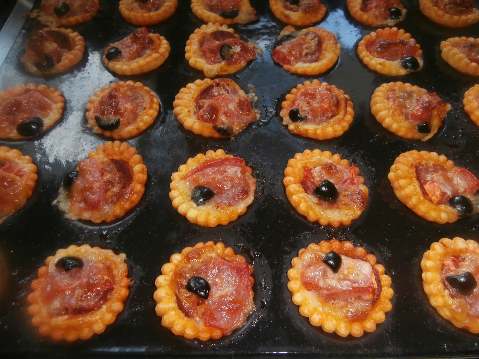 LES RECETTES CHOUETTES DE SISSI: APÉRITIF : MINI-TARTELETTES AU CHORIZO...