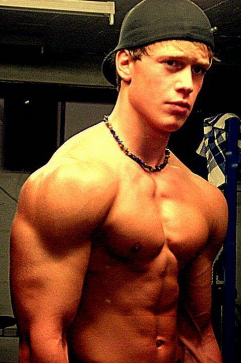 the beauty of male muscle: Lars