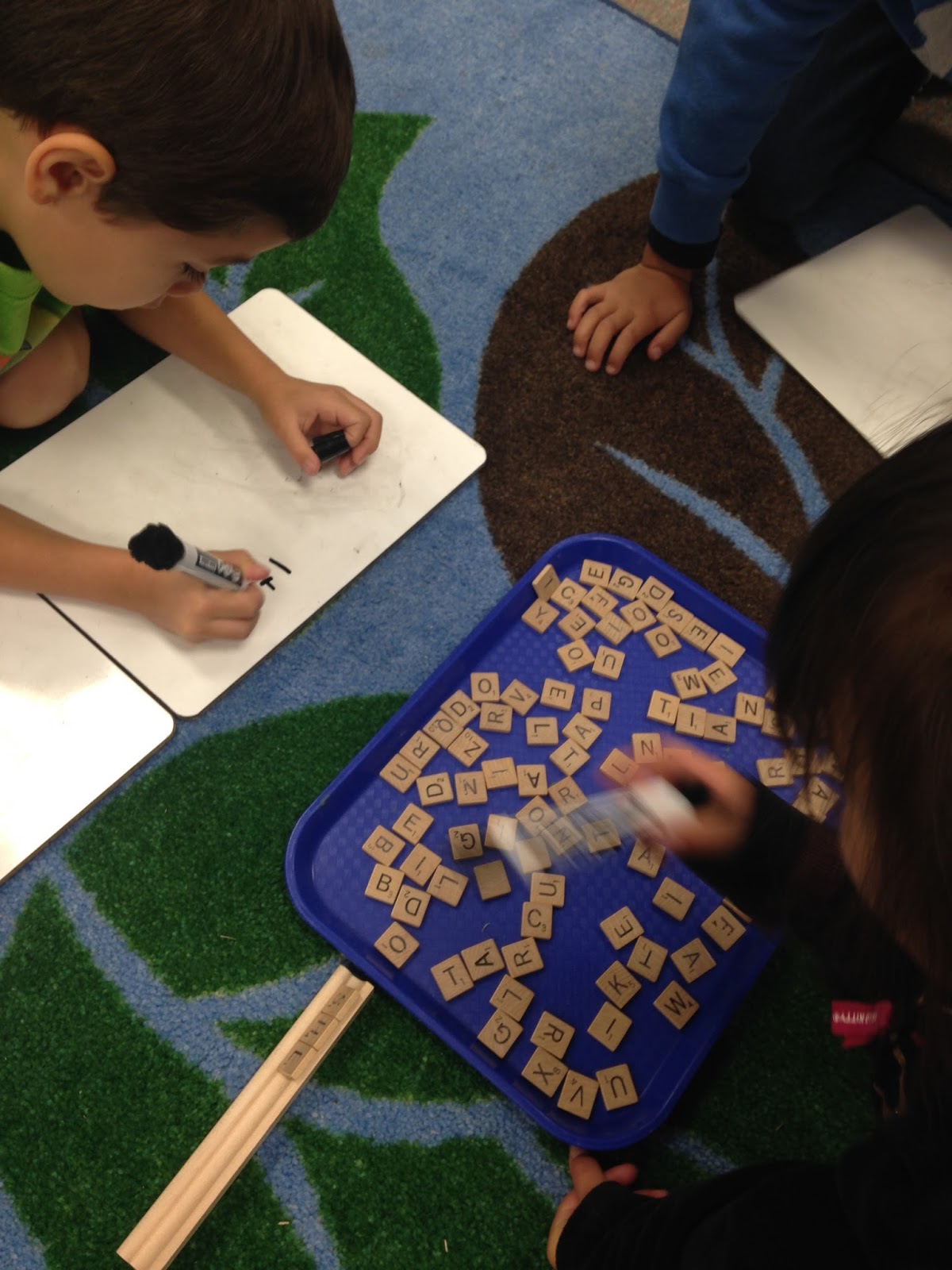 Scissors and Crayons: Sight Word Challenge