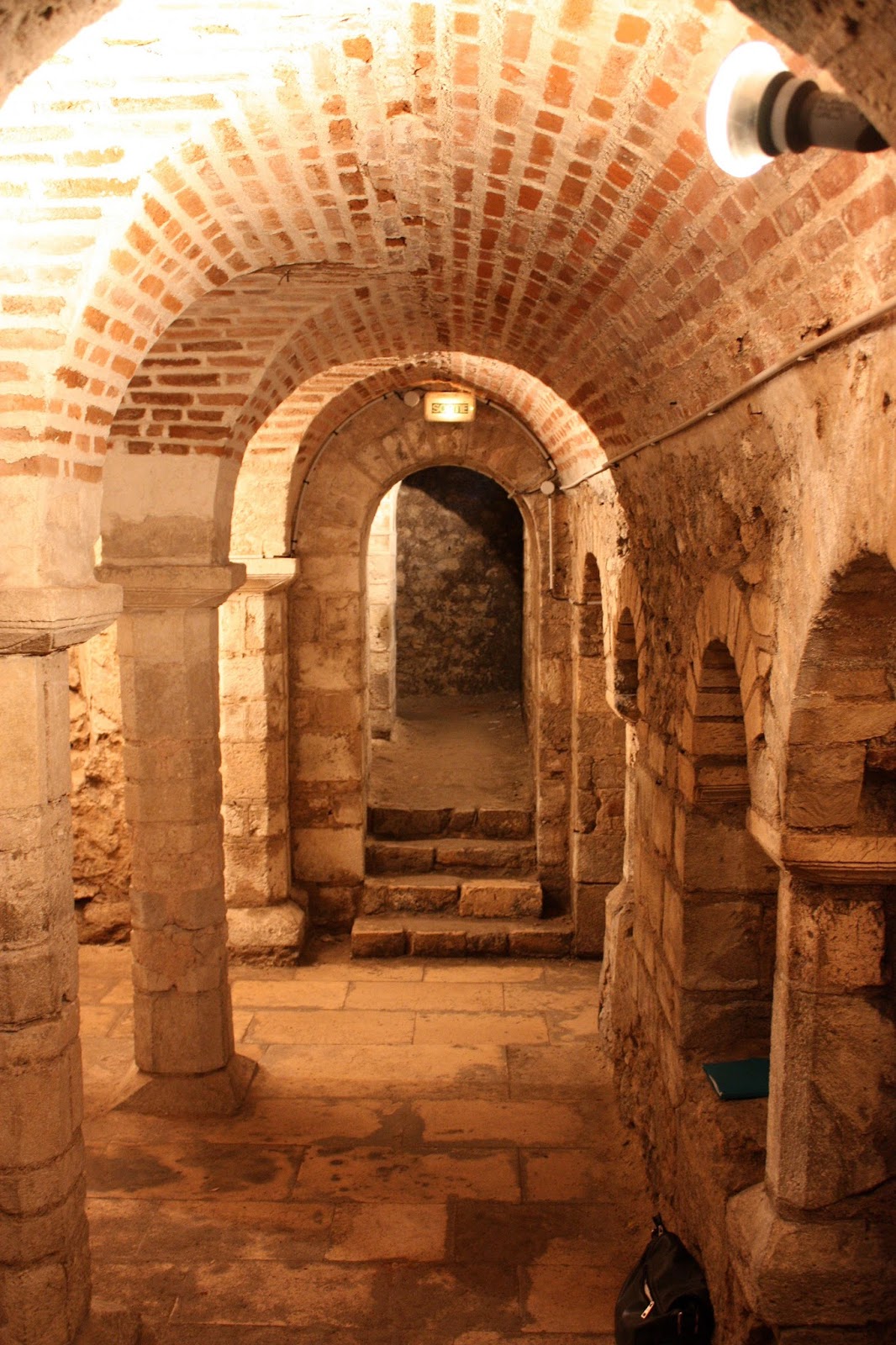 Atlas roman: Orléans - Crypte Saint-Avit (45)