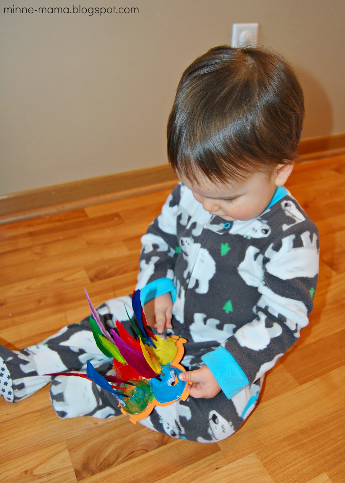 Minne-Mama: Fine Motor Feather Play