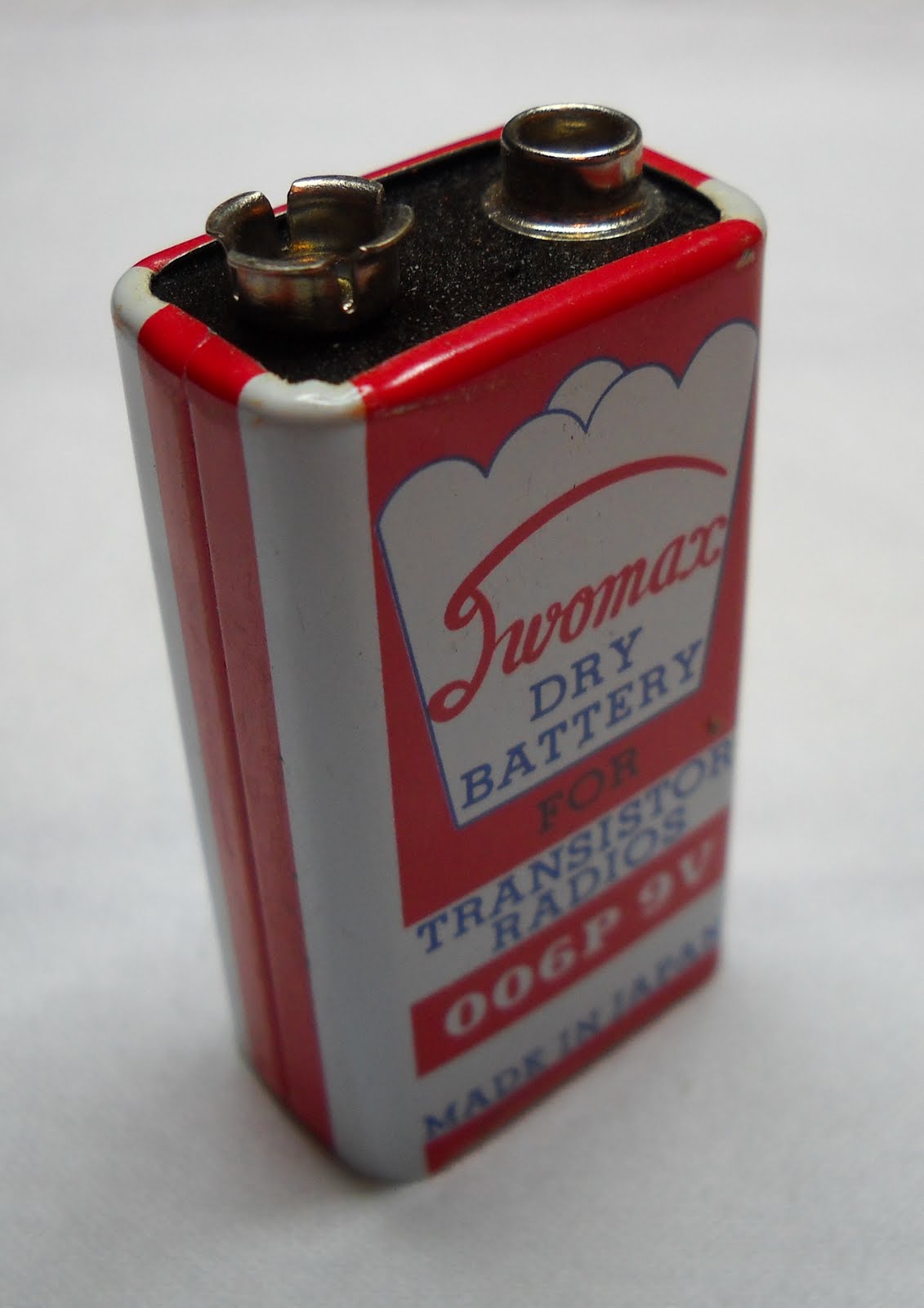 Mikes Old Radios: How much is an old, dead, 9 volt battery worth