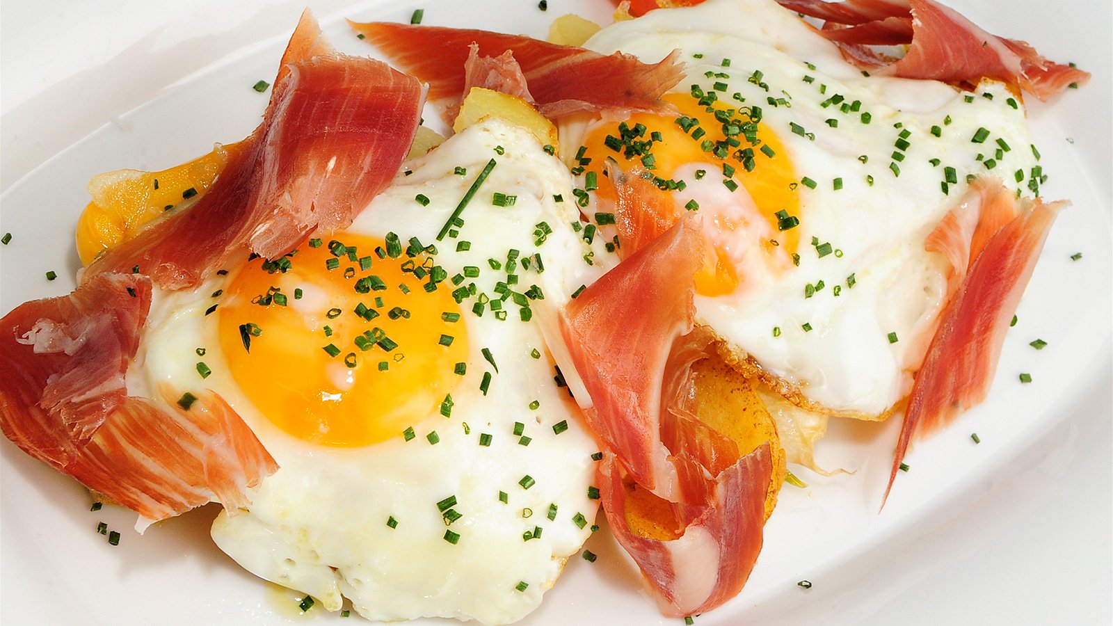 RINCON MEXICANO DELICIAS DE MICHOACAN : HUEVOS CON TOCINO O JAMÓN $49,00