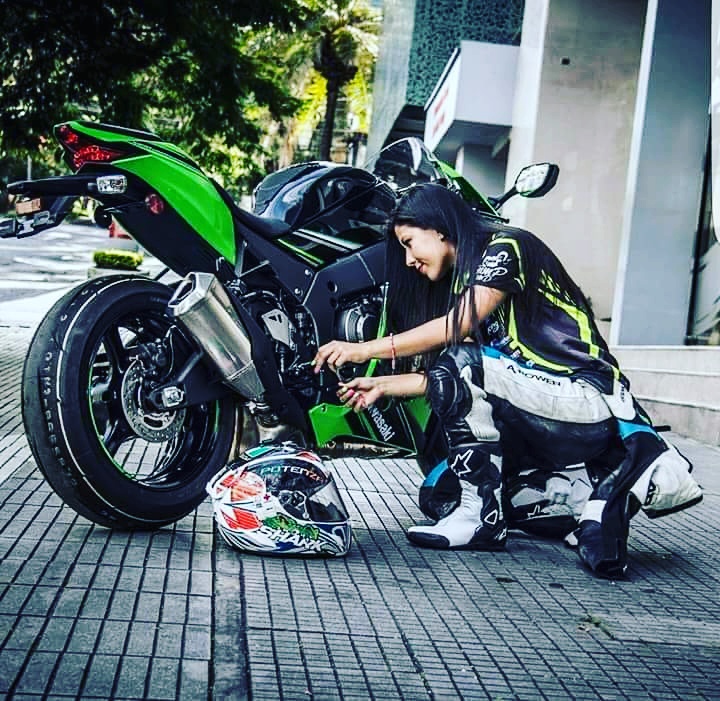 Hot Girl Sitting Along Kawasaki Haya Boosa Heavy Bike Biker Wallpaper ...