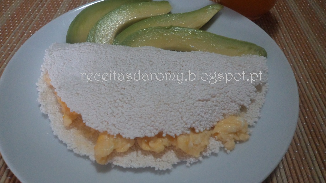 Tapioca recheada com ovos mexidos