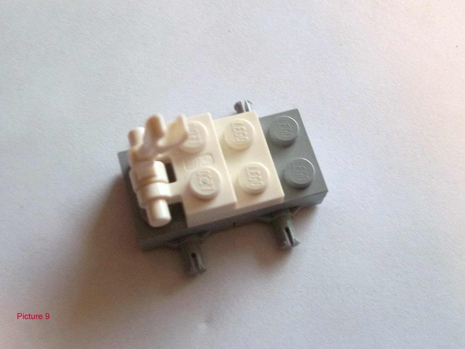 The Nicolas Gazette: INSTRUCTION ON HOW TO BUILD A SMALL LEGO ROBOT