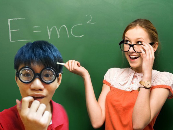 Geeks PK Nerds ｜ Specsavers