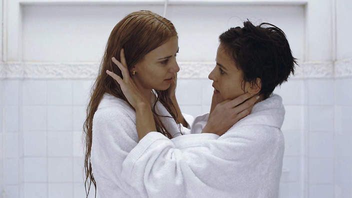 Mostly Movies: Habitación en Roma [Room in Rome] Movie Review