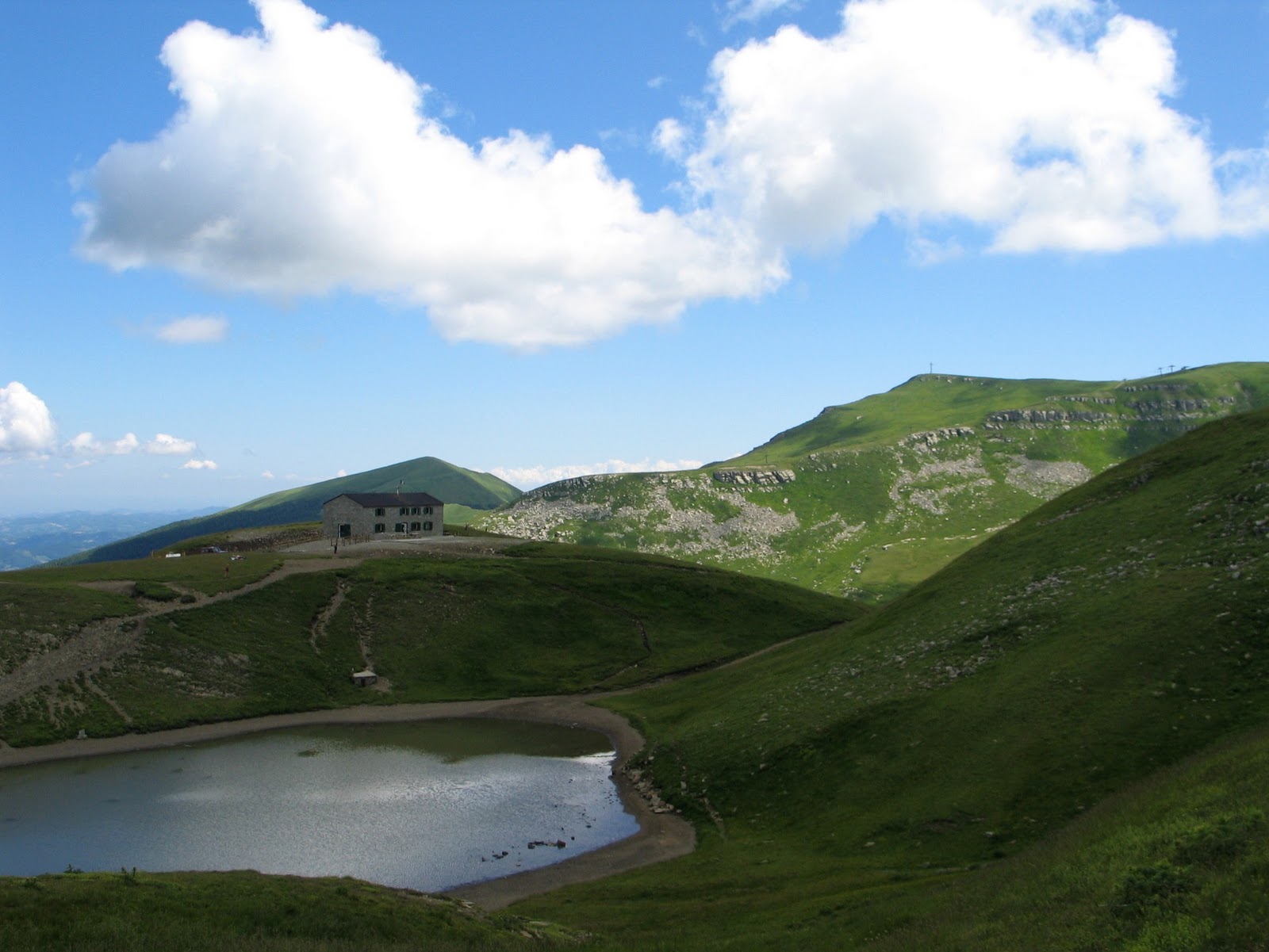 50 Hikes In and Around Tuscany: An Introduction to the Northern Apennines