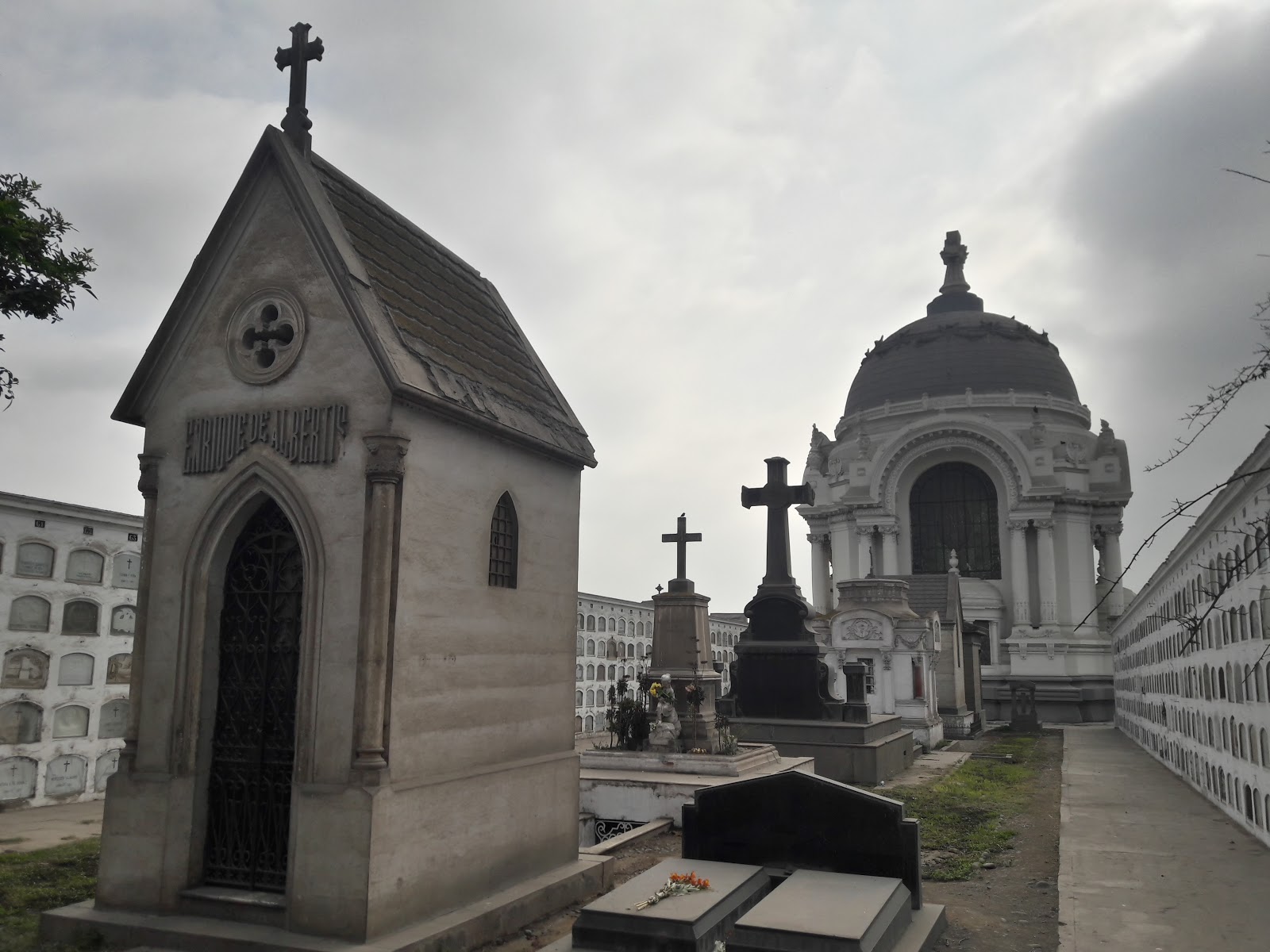 Rincones e historias de Lima: Cementerio Presbítero Maestro, la ciudad ...