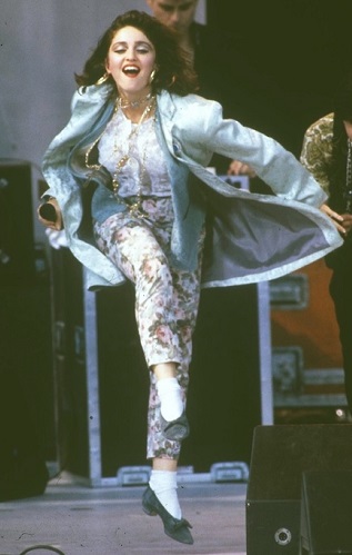 Nica's Notebook: Festival Fashion History: How to Inspire Your Next Outfit