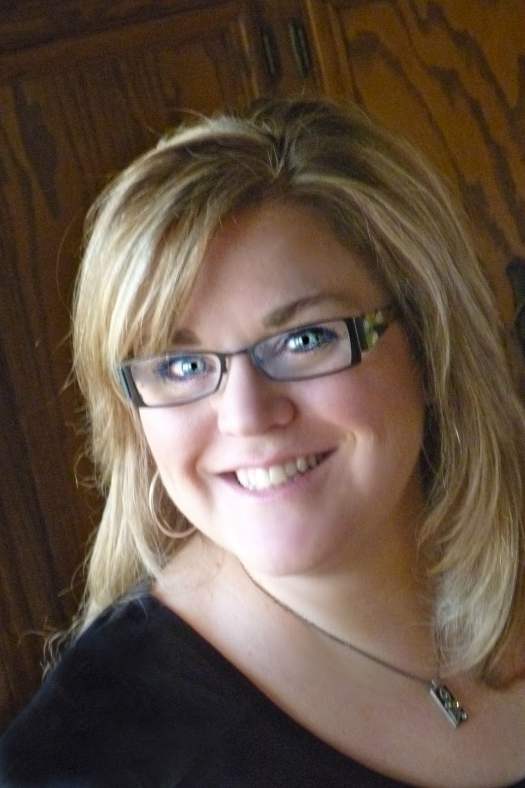 Chick Lit Central: Amy Sue Nathan shows us "The Glass House"...plus a ...