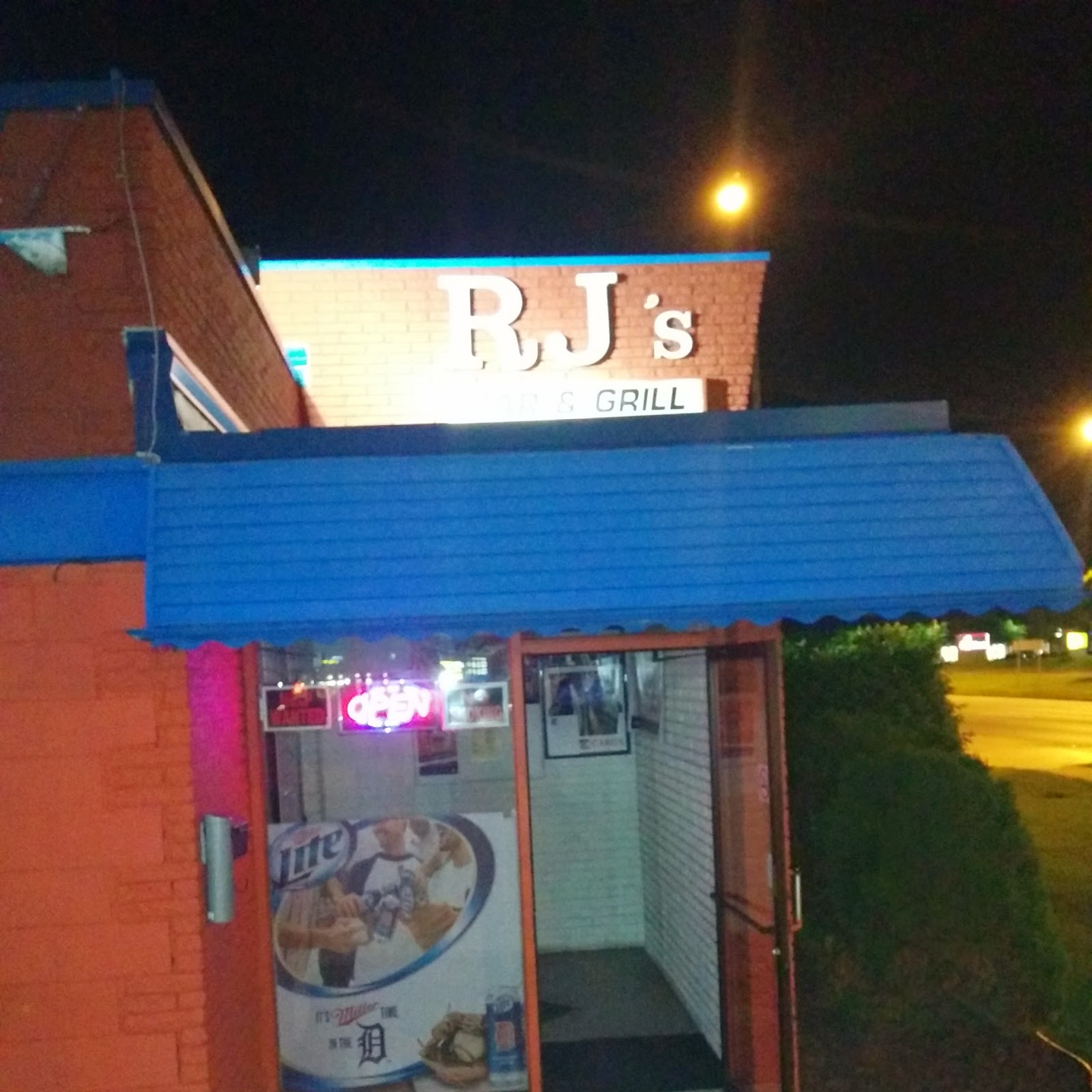 Amuse-bouches: RJ's Bar and Grill