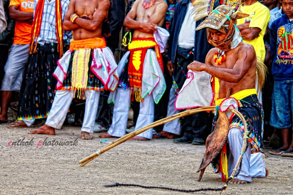 Enthok Poenya: Tarian adat "CACI" daerah Manggarai, Flores,NTT,Indonesia.