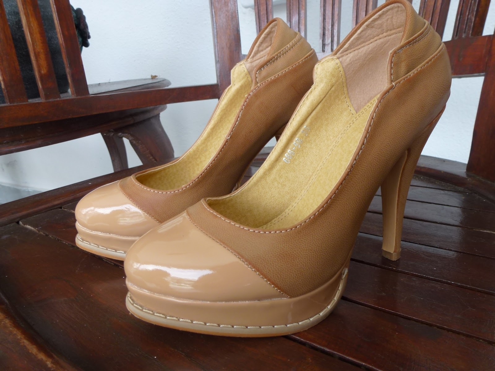 Dr. Pizzicato: The Doctor's Nude-Camel Pumps