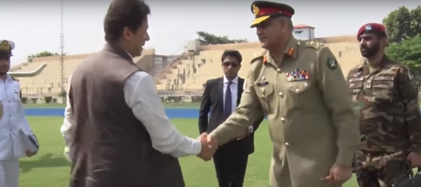 Prime Minister Imran Khan visited Pak Army's General Headquarters ...