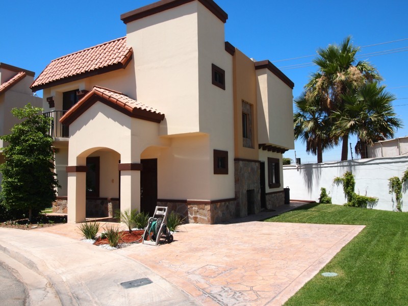 Fachada de casas modernas estilo colonial