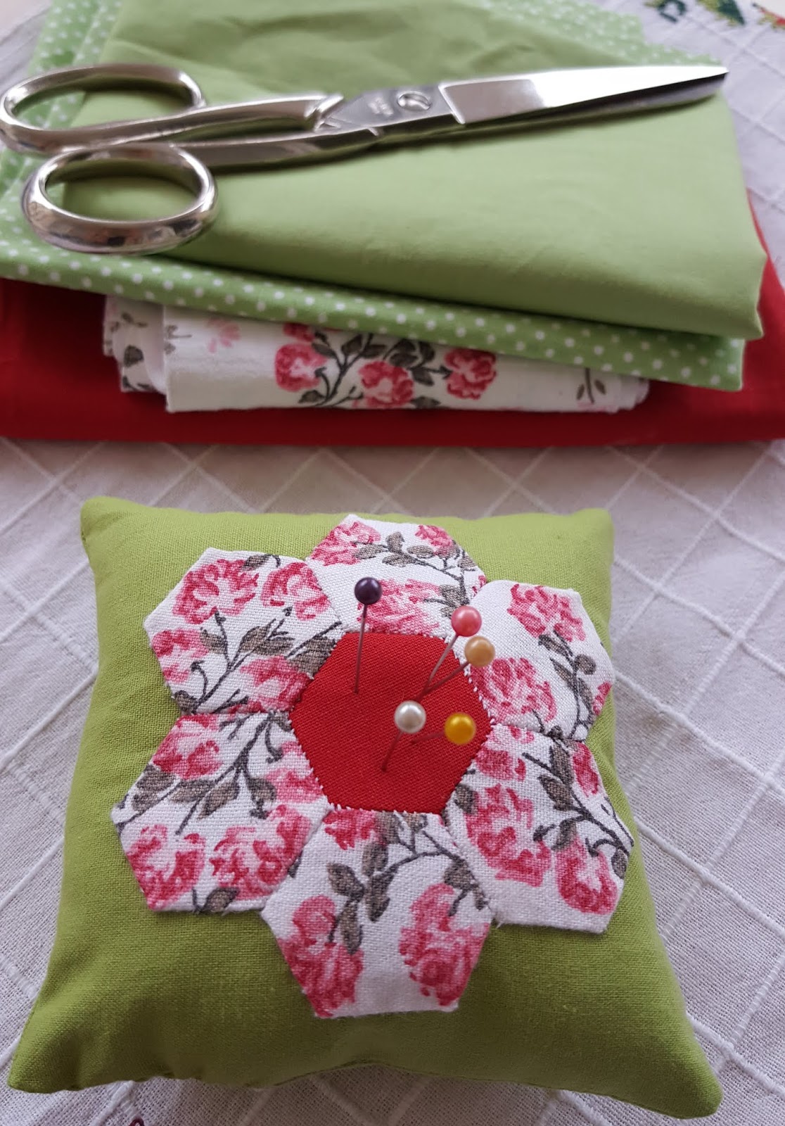 hexagon pincushion tutorial | All about patchwork and quilting