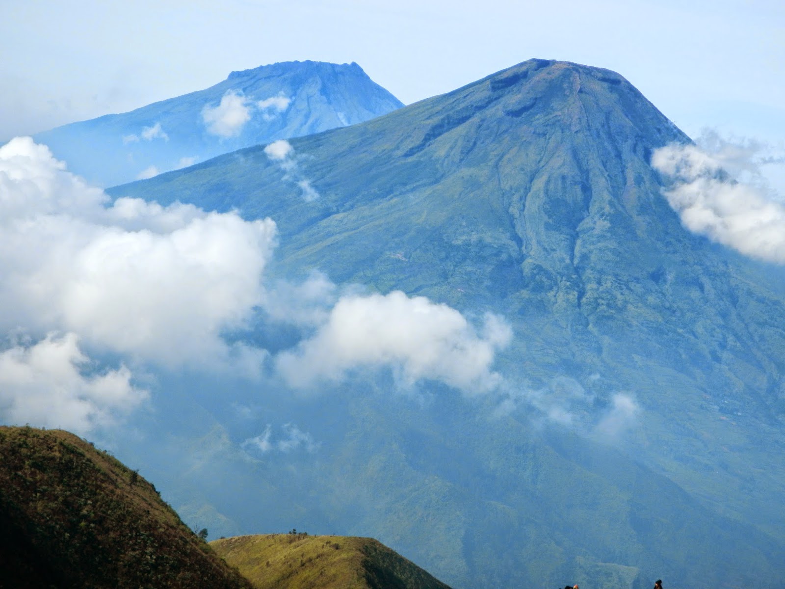 MENYAPA NUSANTARA: MELIHAT 5 GUNUNG DARI PUNCAK PRAU, DATARAN TINGGI ...