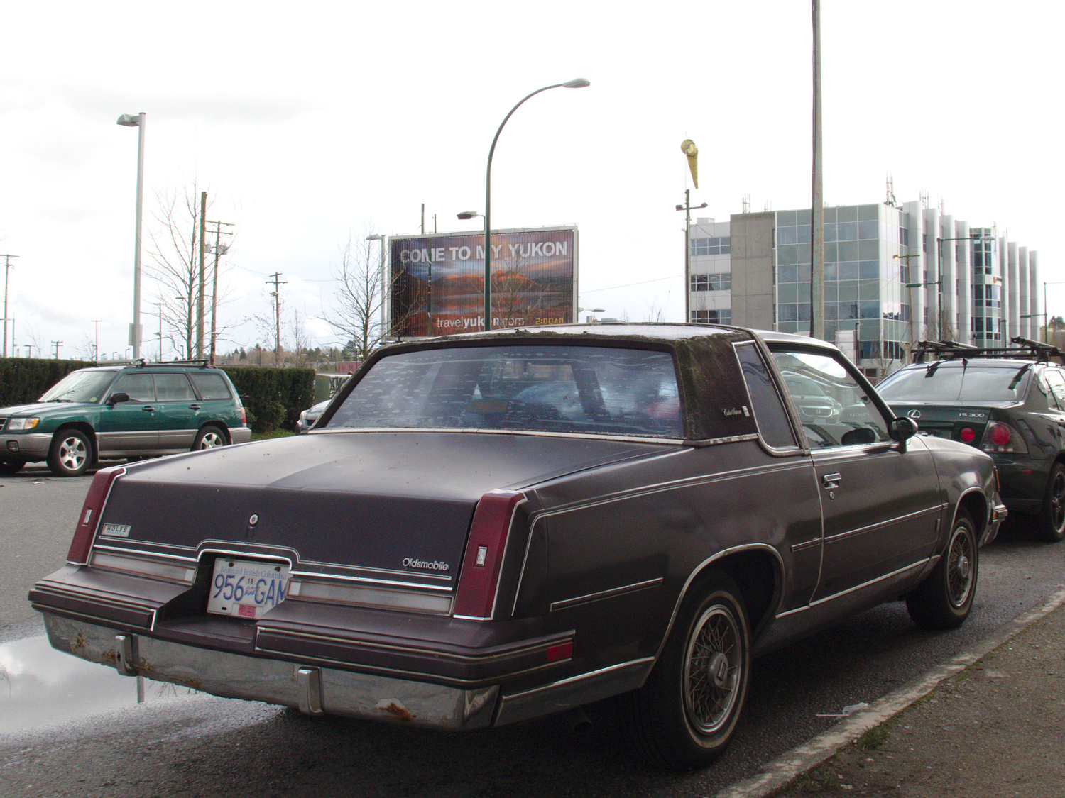 Old Parked Cars Vancouver: 1987 Oldsmobile Cutlass Supreme