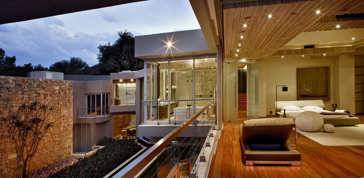 UNIQUE ARCHITECTURE A GLASS HOUSE IN SOUTH AFRICA