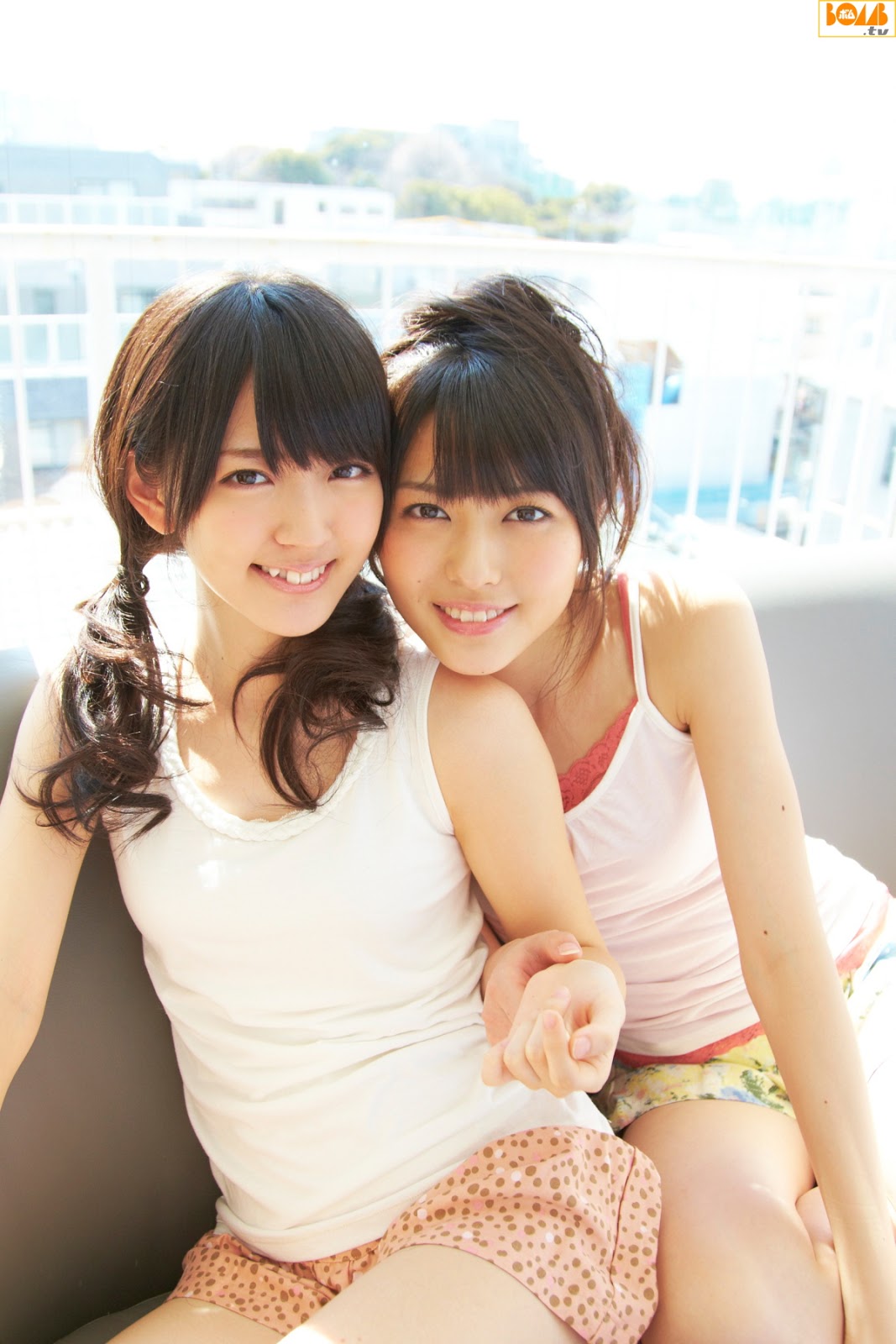 Nao Kanzaki and a few friends: Airi Suzuki and Maimi Yajima: Bomb TV from May 2012 scans