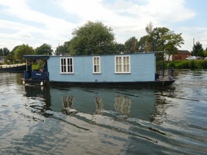 DREAMER NARROWBOAT: Molesey Lock to Laleham