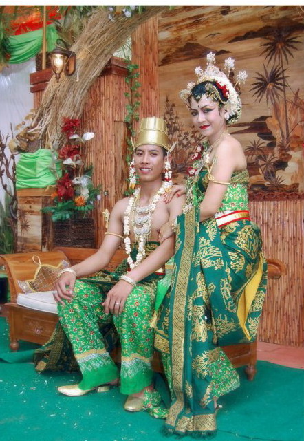 WEDDING FASHION: Beautiful Javanese Wedding Dress Model in Indonesia