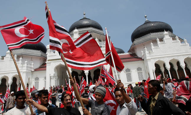 Bendera Aceh Dikibarkan, Pekikan Allahu Akbar Menggema... - Dinasti ...