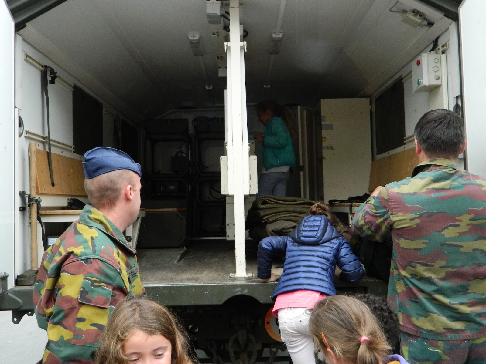 PARADE MILITAIRE: Jumelage CRC Glons et commune de Bassenge. - École ...