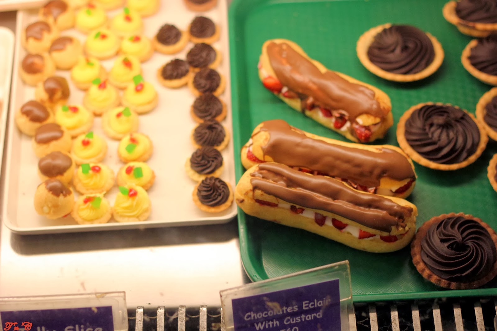 Traveledncaptured: Candies,Bandra(Mumbai)