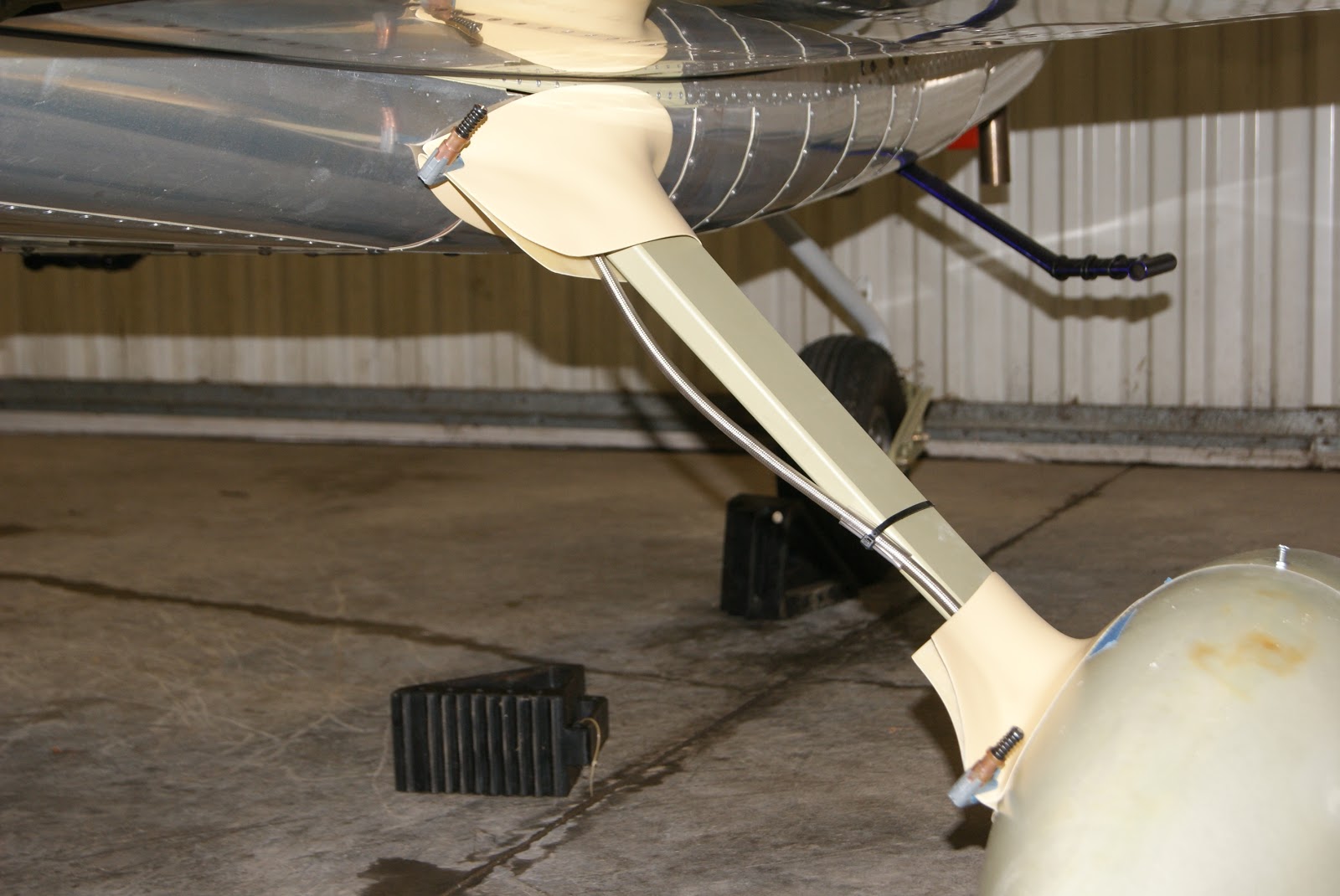 DOG Aviation John's RV-12 Blog: Off The Reservation - Installing Gear ...