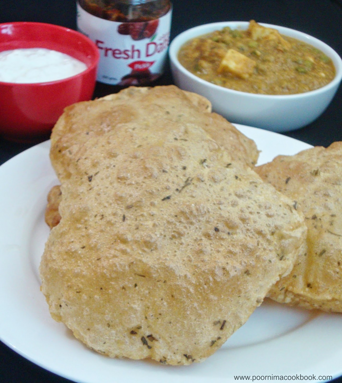 Methi Poori / Puri (using Kasuri Methi leaves / Dried Fenugreek Leaves)
