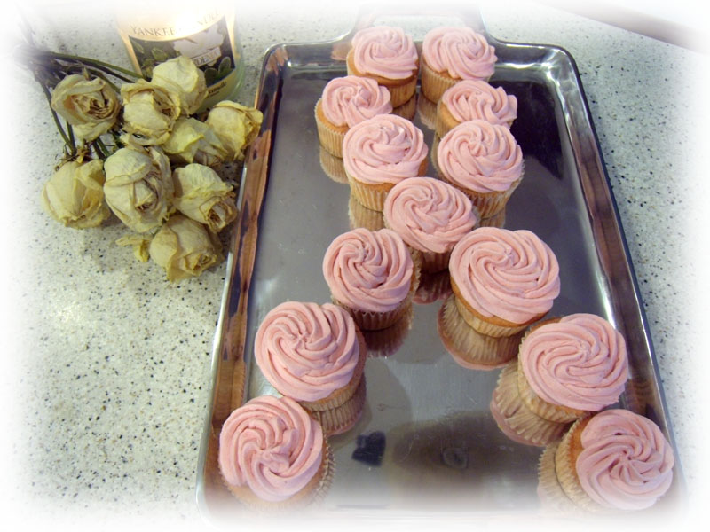 Glitter Tart Designs: Pink for October in Cupcakes