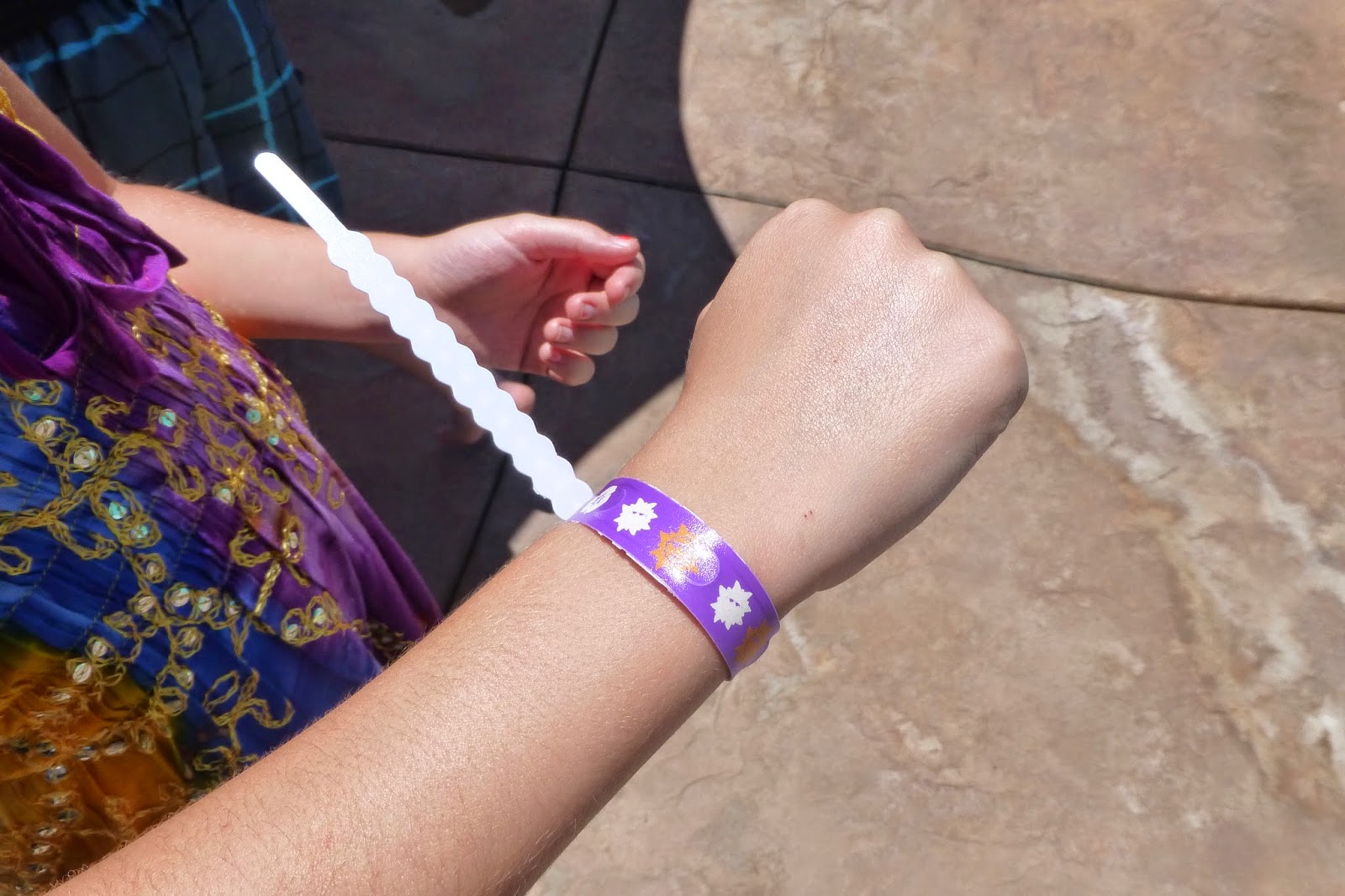 Stay Sun Safe with Sunscreen Bands + Giveaway • The Naptime Reviewer