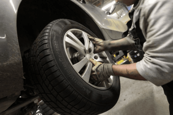 Cara rotasi ban mobil yang benar - OMBRO