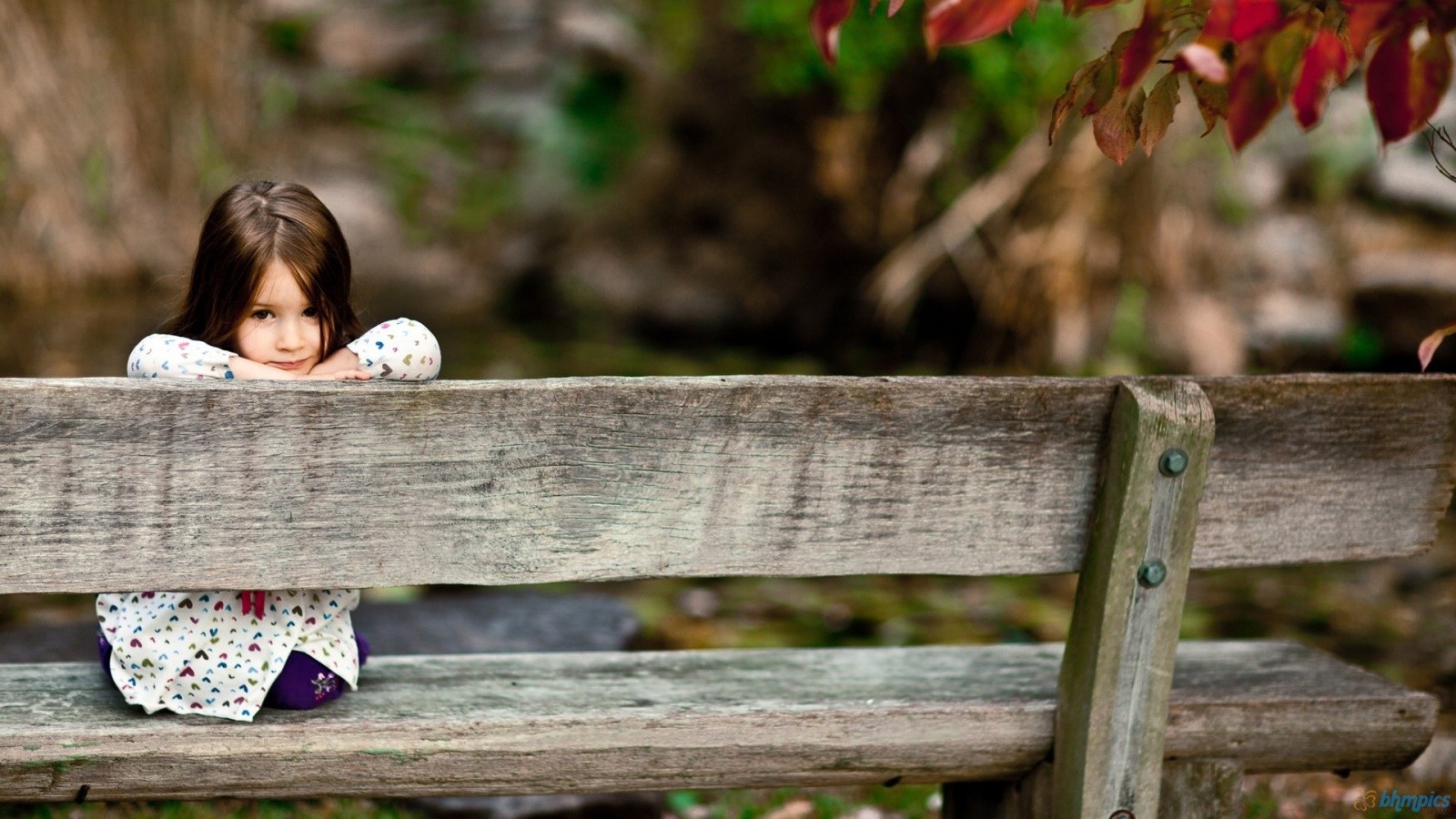Cute Little Girl Waiting On The Bench HD Wallpaper | Cute Little Babies