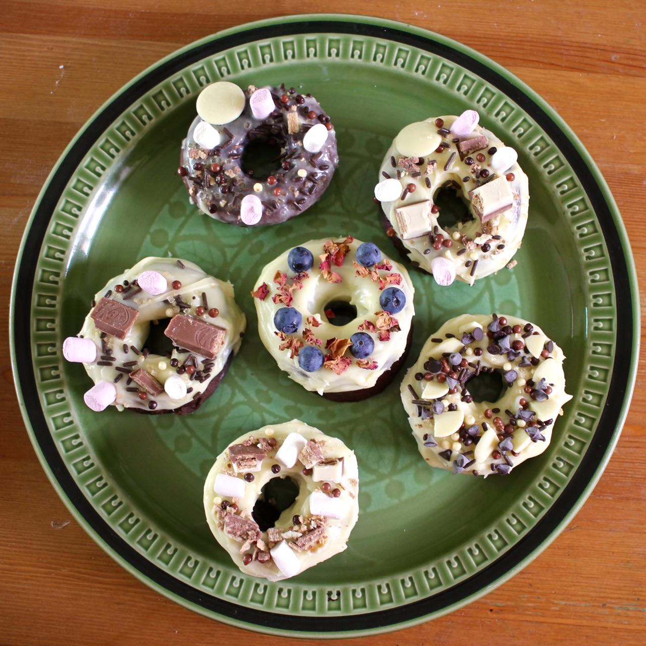 Green Gourmet Giraffe: Chocolate overnight baked sourdough doughnuts