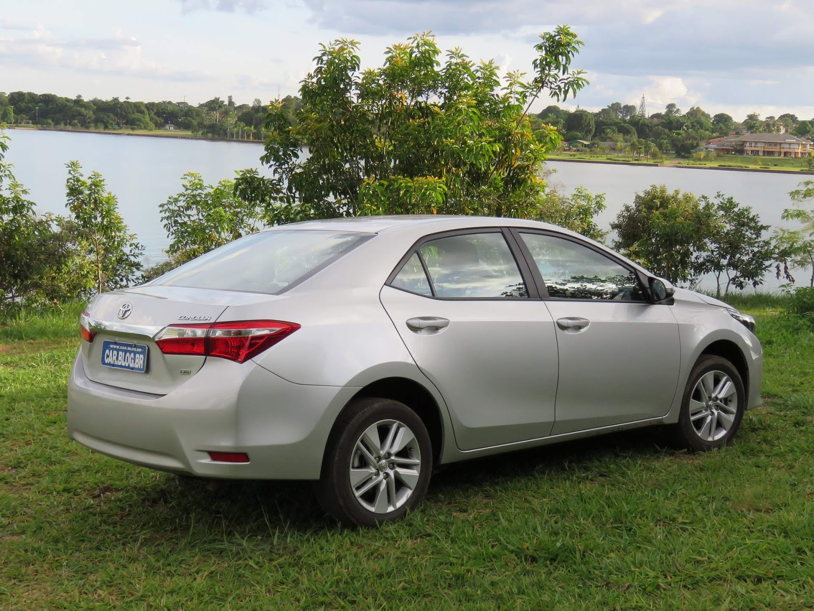 Toyota Corolla GLi 2017 usado: avaliação, preço, consumo