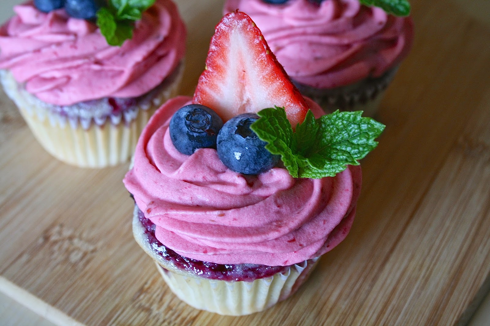 Oregon Transplant: Mixed Berry Cupcakes