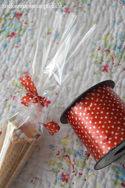 Eine Eiswaffel-Schultüte als kleines Geschenk zur Einschulung | ♥ Zuckersüße Äpfel - kreativer ...