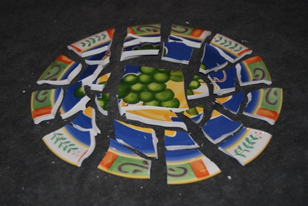 Mosaics by Kim Finlan: How to Chip A Plate to Mosaic with the Full Plate