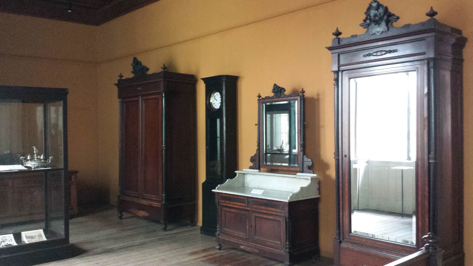 Museu Artigos: MUSEÓLOGO? PARA QUÊ