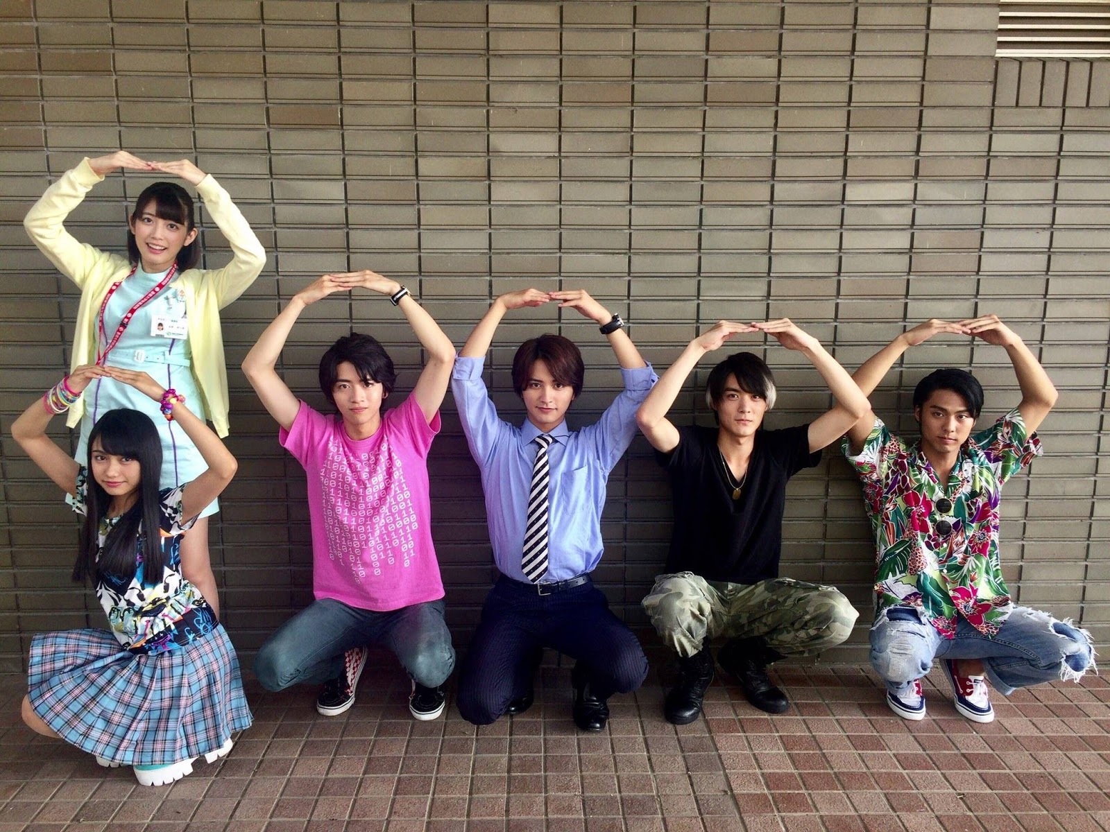 Kamen Rider EX-AID Cast Doing The Heart Pose