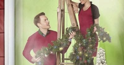 Mistletotally Merry Movies: Window Wonderland