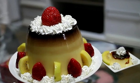 Decorated GIGA PUDDING ~ Cream and Strawberrys~