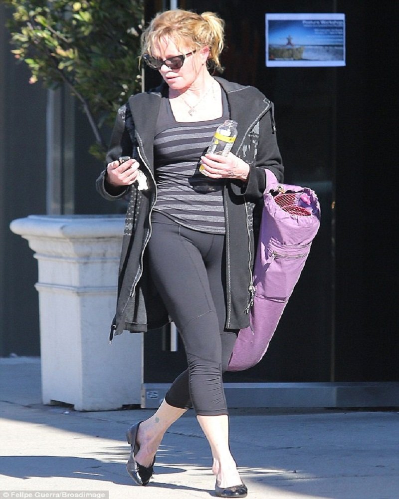 Kadın ve Kız Erotik Pornografik Resimler