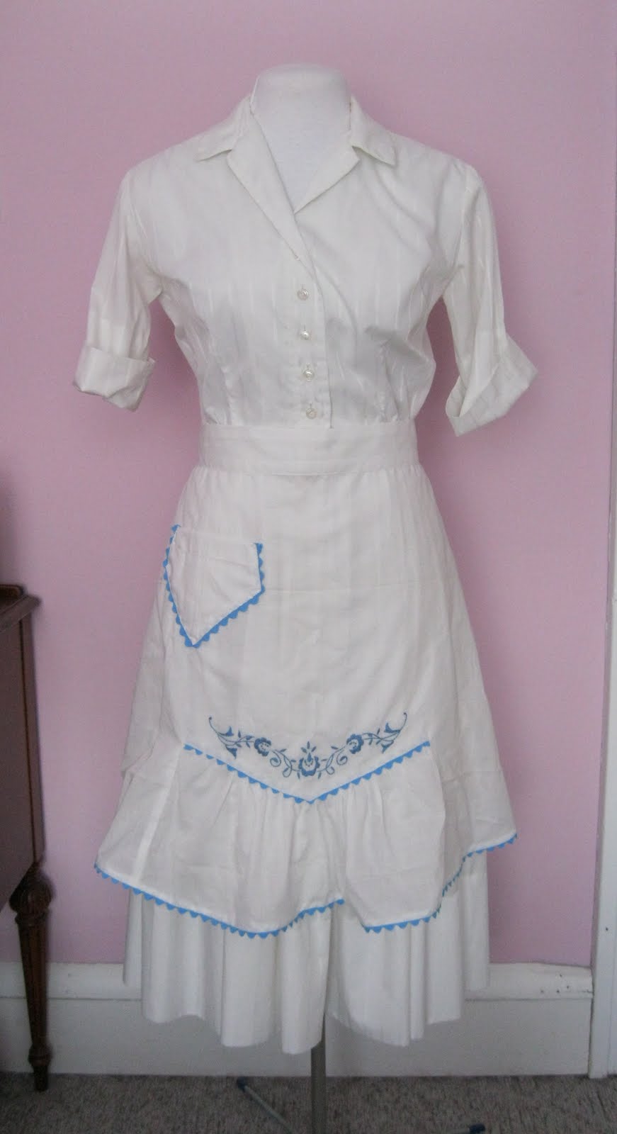 Apron History: 1940s Apron Finished